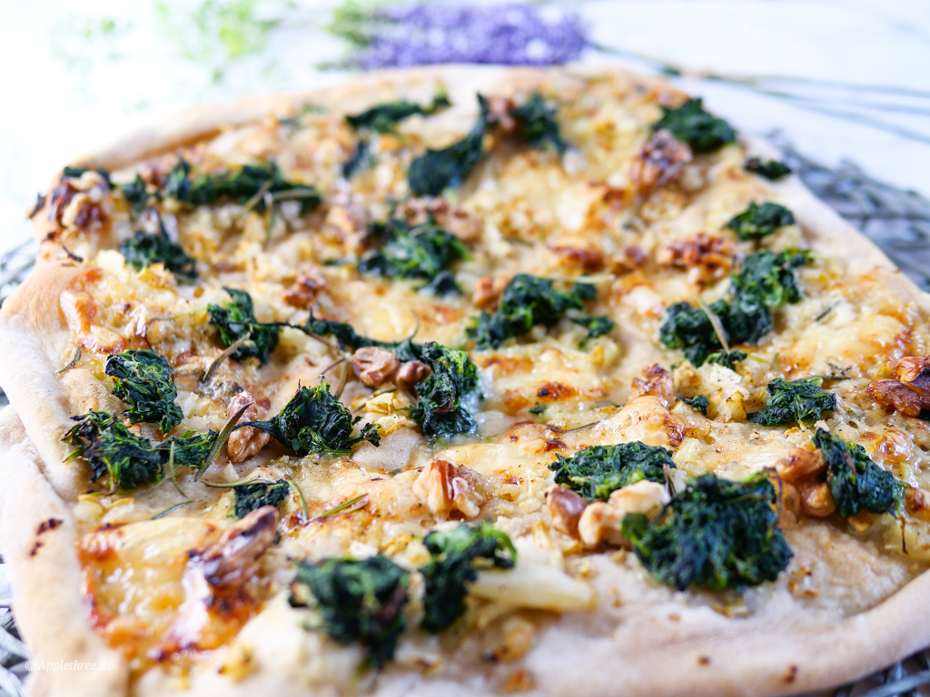 Spinat Pizza Rezept - Applethree - Food | Travel | Games